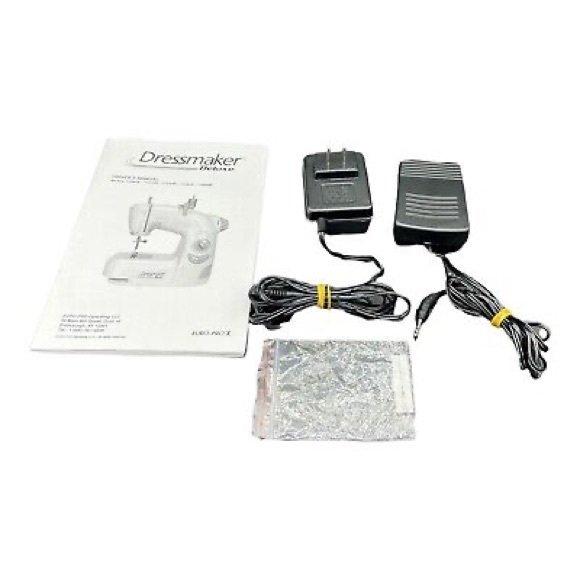 Dressmaker | Other | Dressmaker Deluxe Sewing Machine Style 14h Green ...